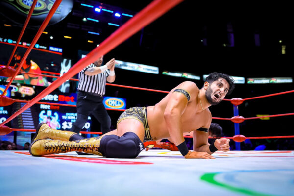 Robbie X debuta en la Arena México derrotando con trampa a Neón ...