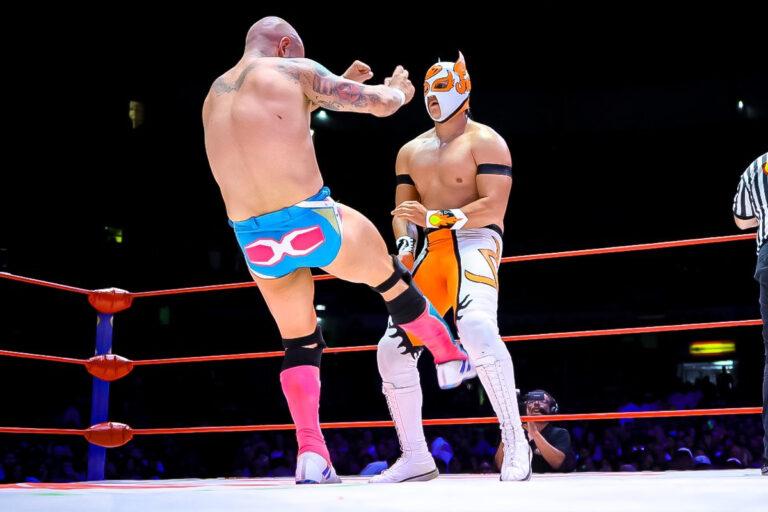 Robbie X debuta en la Arena México derrotando con trampa a Neón ...