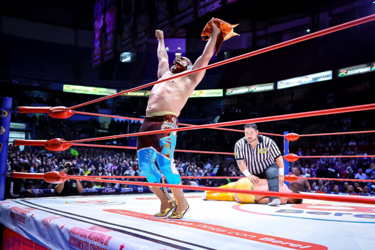 Sigue la guerra rumbo al 91 Aniversario del CMLL, Valiente humilla a ...