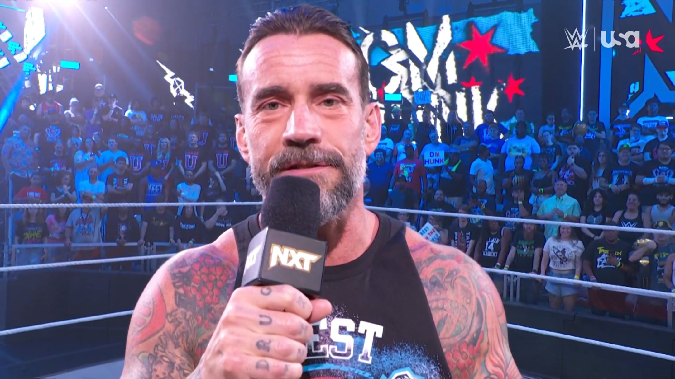 CM Punk aparece en NXT, termina encarado con Roxanne Pérez | Superluchas
