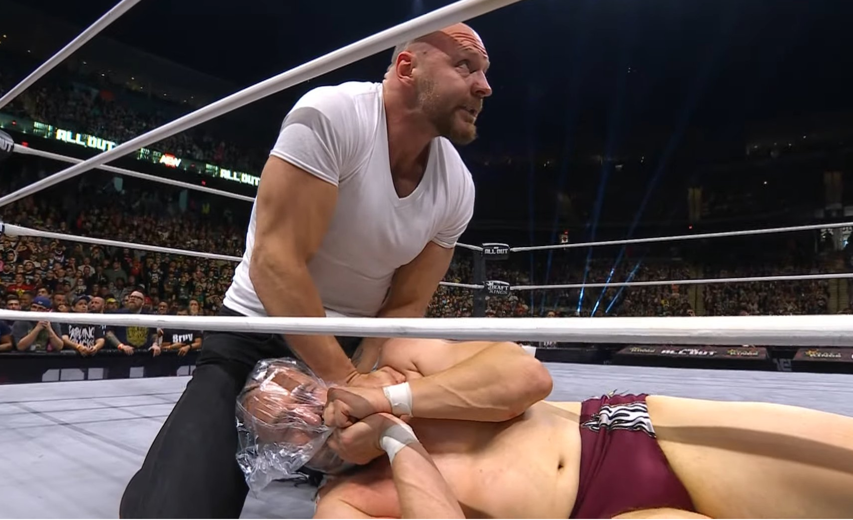 Bryan Danielson es traicionado por el Blackpool Combat Club | Superluchas