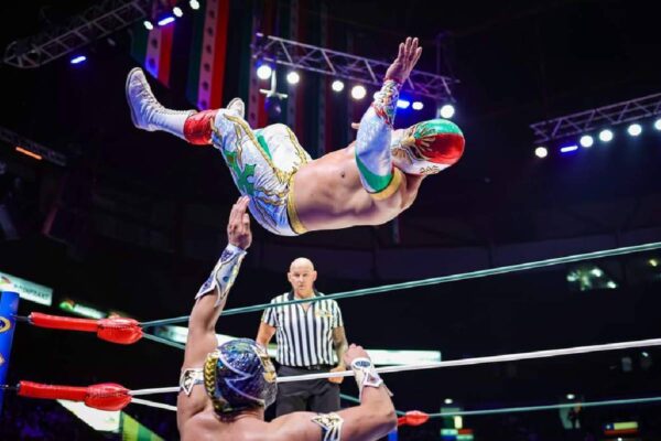 Místico retuvo el Campeonato de Peso Medio MLW | Superluchas