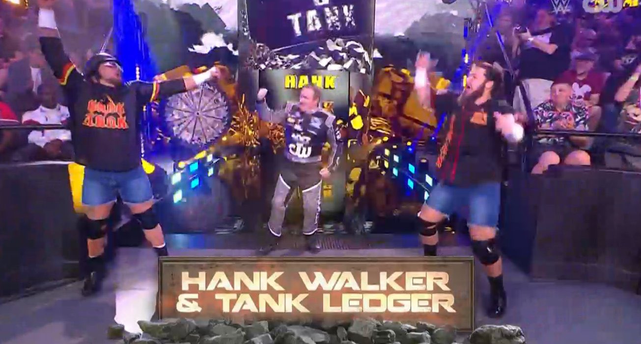 Los Campeones de NXT aparecieron en evento de NASCAR | Superluchas