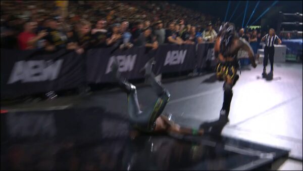Hologram sigue invicto en AEW, derrota a The Beast Mortos | Superluchas