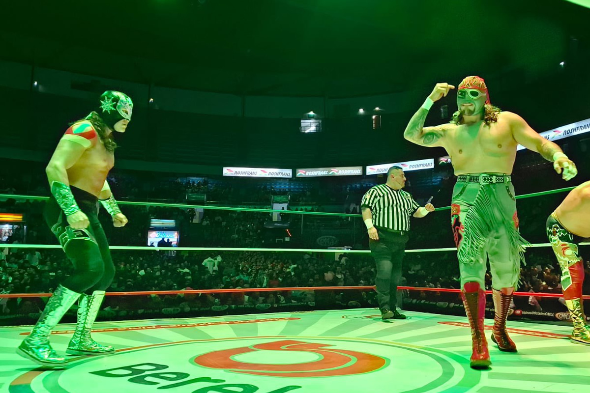 Zandokan engaña al réferi y ocasiona la victoria del bando rudo ...