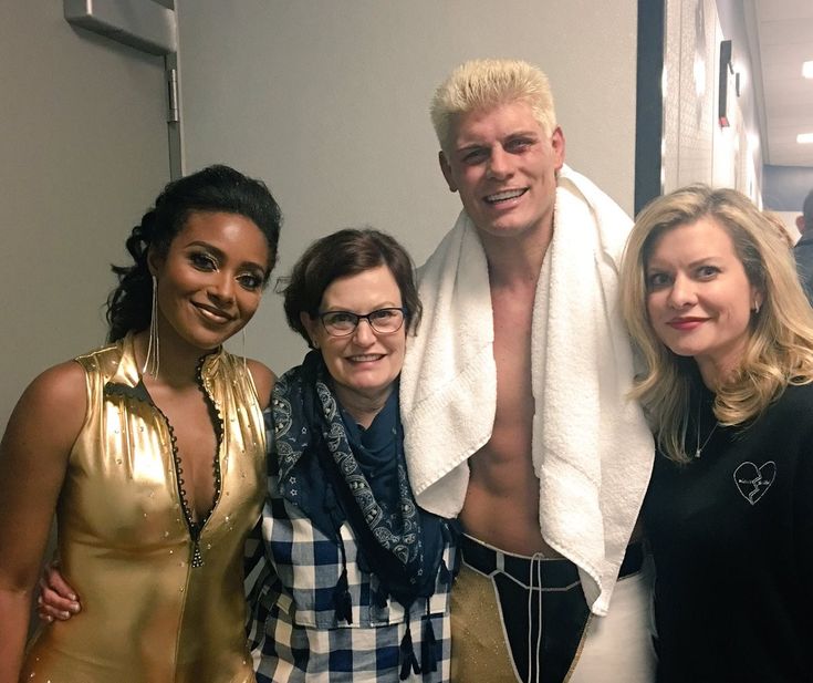 La mamá de Cody Rhodes insulta a John Cena | Superluchas