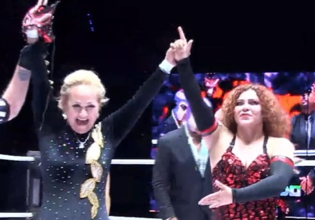 Mujer Demonio pierde la máscara ante Lady Apache | Superluchas