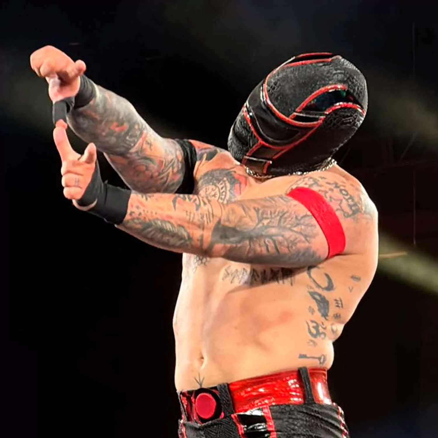 El Clon hace su letal debut en AEW Collision contra Angelico