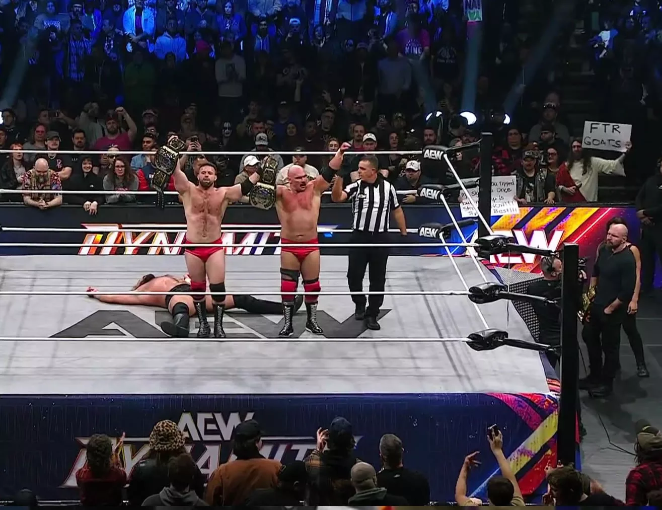 The Death Riders le dan la victoria a FTR conta la Don Callis Family ...