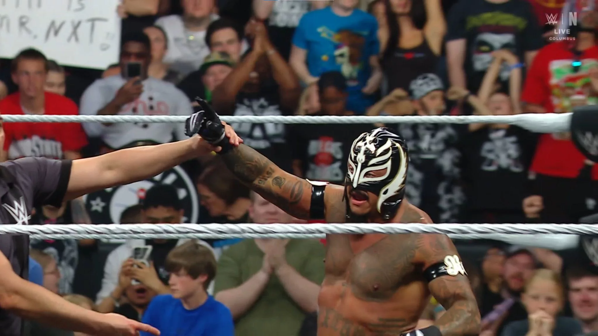 Rey Mysterio derrota a Rusev y será el próximo retador de Penta ...