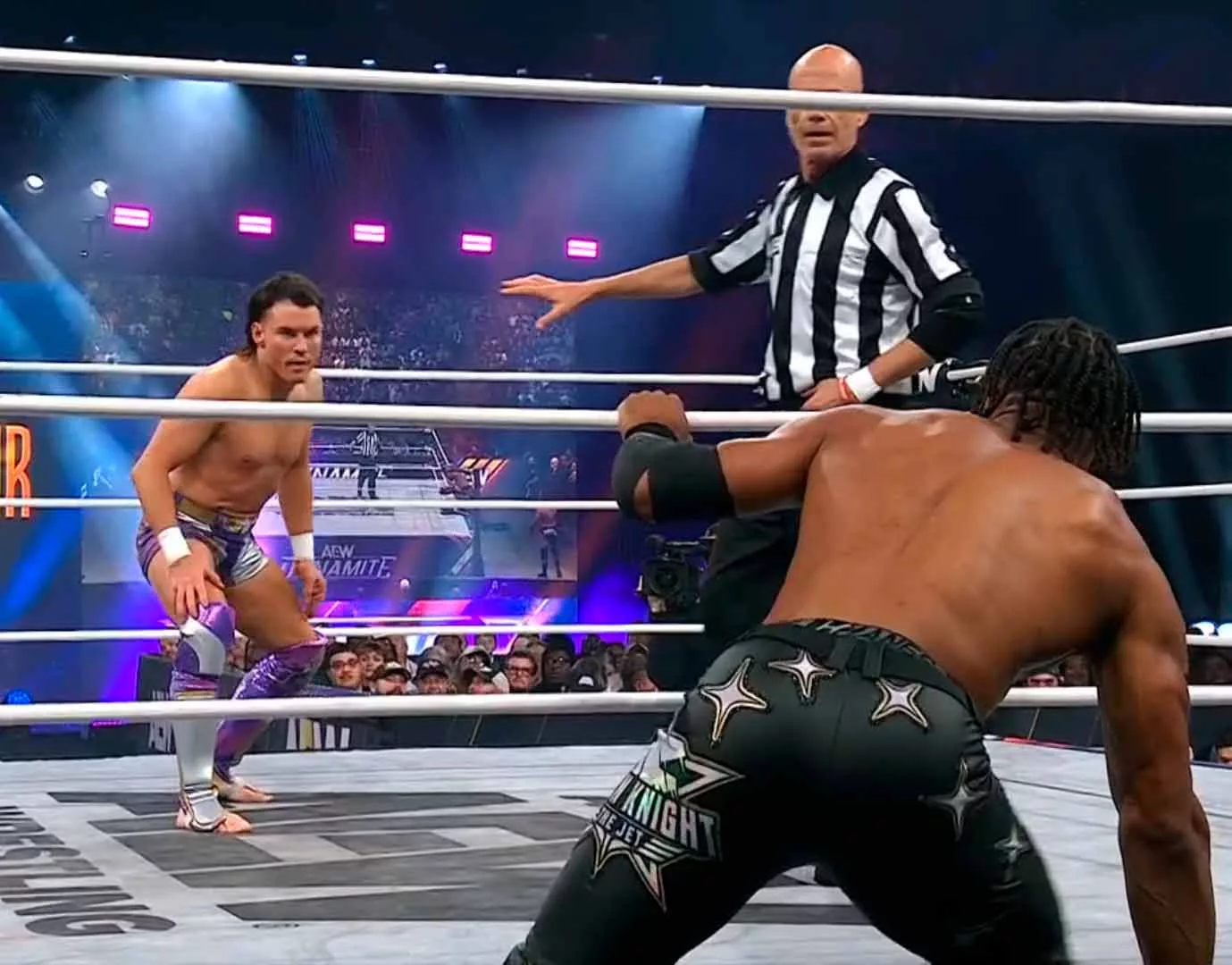 AEW Dynamite: Kevin Knight venció a «Speedball» Mike Bailey | Superluchas