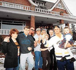 WWE producirá un DVD sobre la historia de familia Hart, el Hitman ...