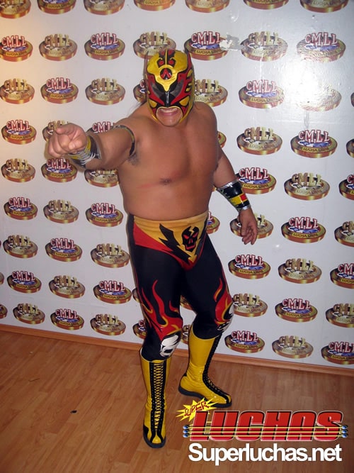 Último Guerrero hace su presentación sin máscara en la México