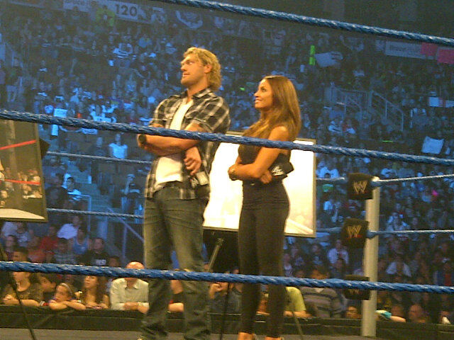 Talentos de WWE SmackDown homenajean a Edge al término de las ...