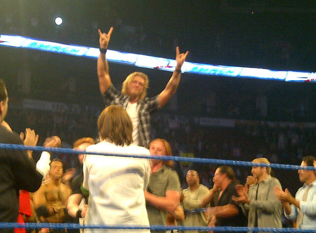 Talentos de WWE SmackDown homenajean a Edge al término de las ...