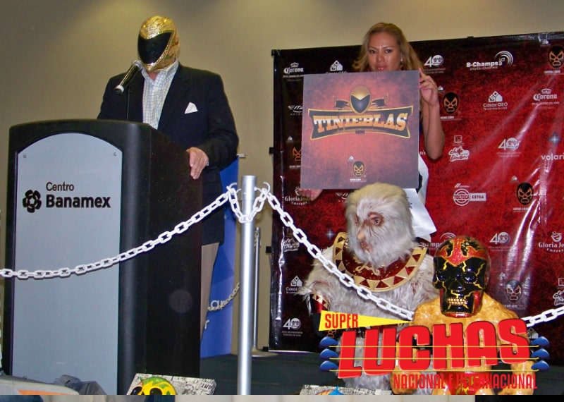 Lucha Libre La Experiencia 17-19 de agosto de 2012- Tinieblas embajador ...