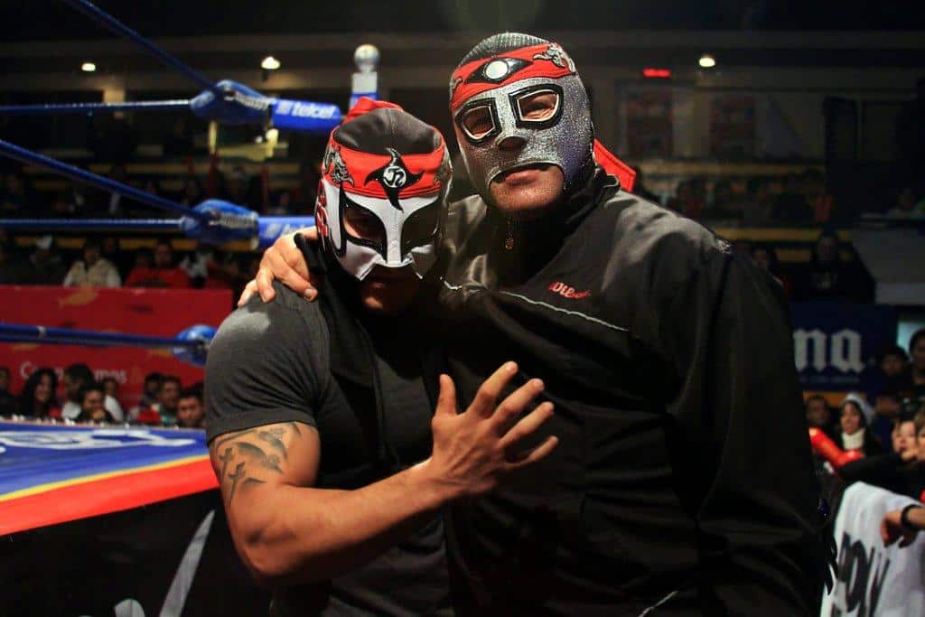 Octagón Jr. arrives at Guerra de Titanes 2012 | Superfights