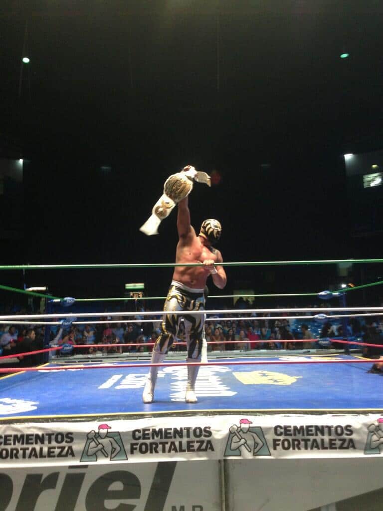 “Por fin campeón, feliz y emocionado.”: @lasombra_cmll | Superluchas
