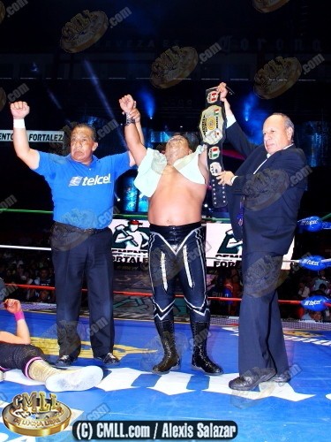 Virus retiene el Campeonato Mundial Peso Ligero versión CMLL | Superluchas