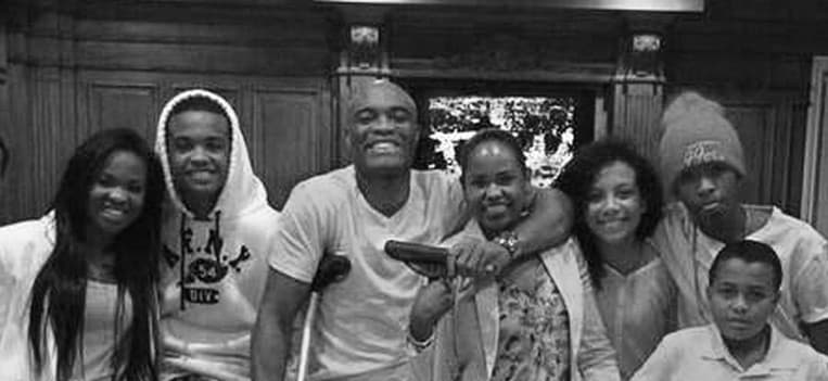 Fotos UFC - Anderson silva ya está en casa con su familia | Superluchas